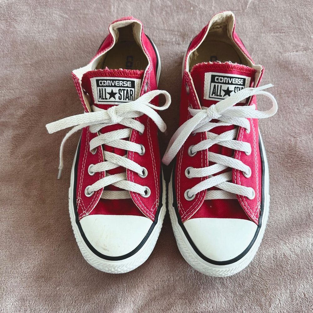 Red Chuck Taylor All Star Converse - Gem